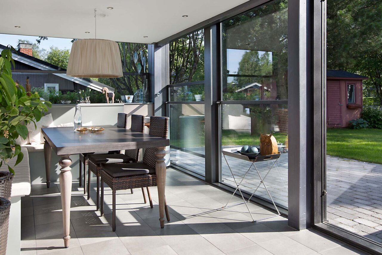 Glass walls - vertically sliding glass parts | Svalson